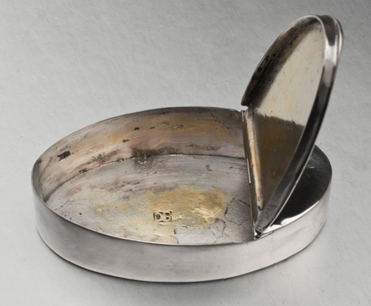 Leopard Antiques Cape Silver Snuff Box - Daniel Beets
