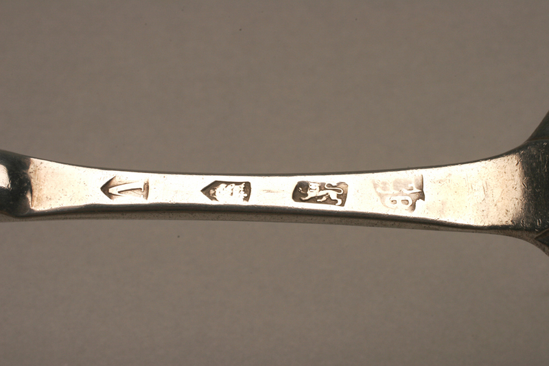 Leopard Antiques George II shellback marrow spoon