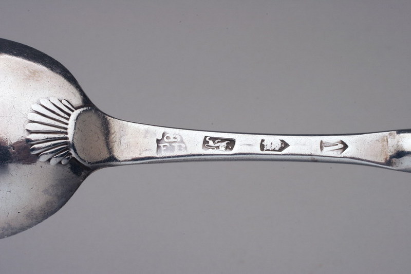 Leopard Antiques George II shellback marrow spoon