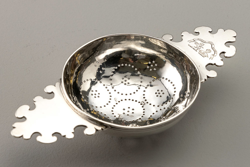 Leopard Antiques Early Georgian Silver Lemon Strainer - Samuel Lea