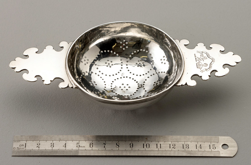 Leopard Antiques Early Georgian Silver Lemon Strainer - Samuel Lea